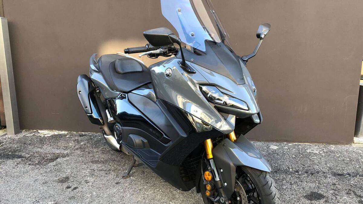Vendo Yamaha T-Max 560 Tech Max (2022 - 24) usata a Erba (codice ...