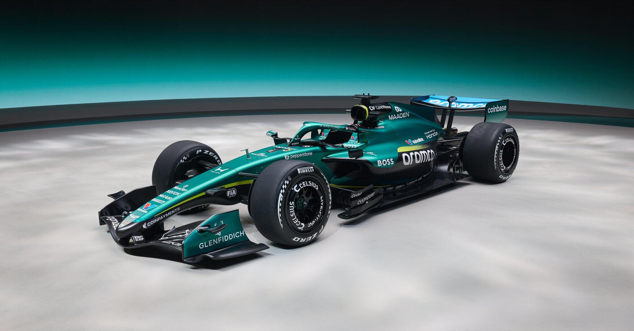 F1 2026: Aston Martin AMR26 di Adrian Newey svelata a Dhahran, pronta ...