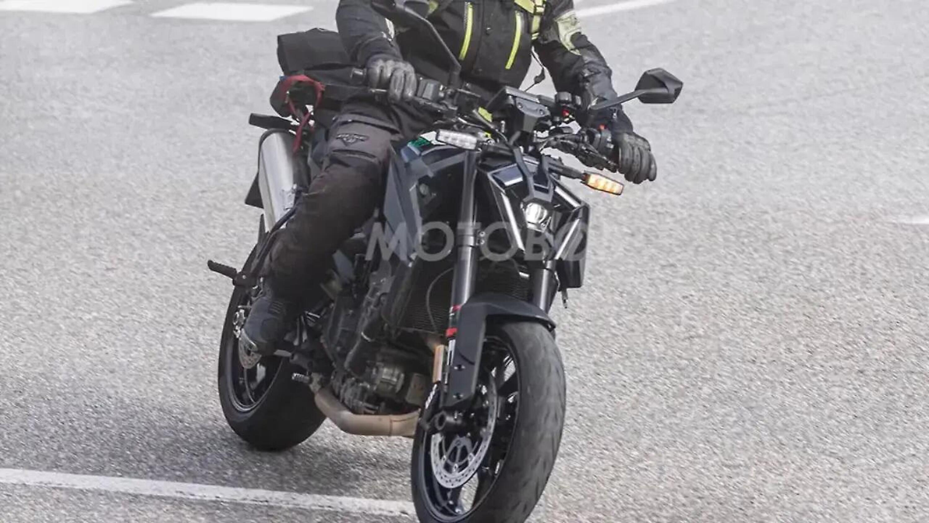 KTM 790 Duke 2026 beccata di nuovo nei test - News - Moto.it