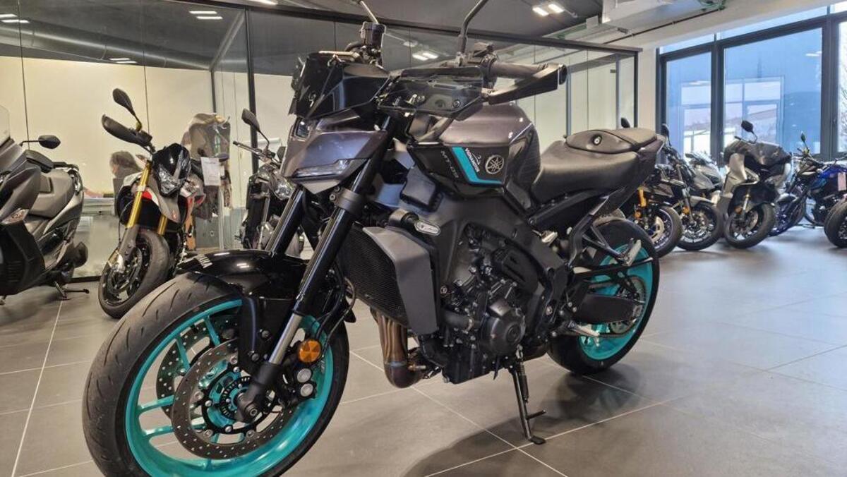 Vendo Yamaha MT-09 Y-AMT (2024 - 26) usata a Alba (codice 9939170 ...