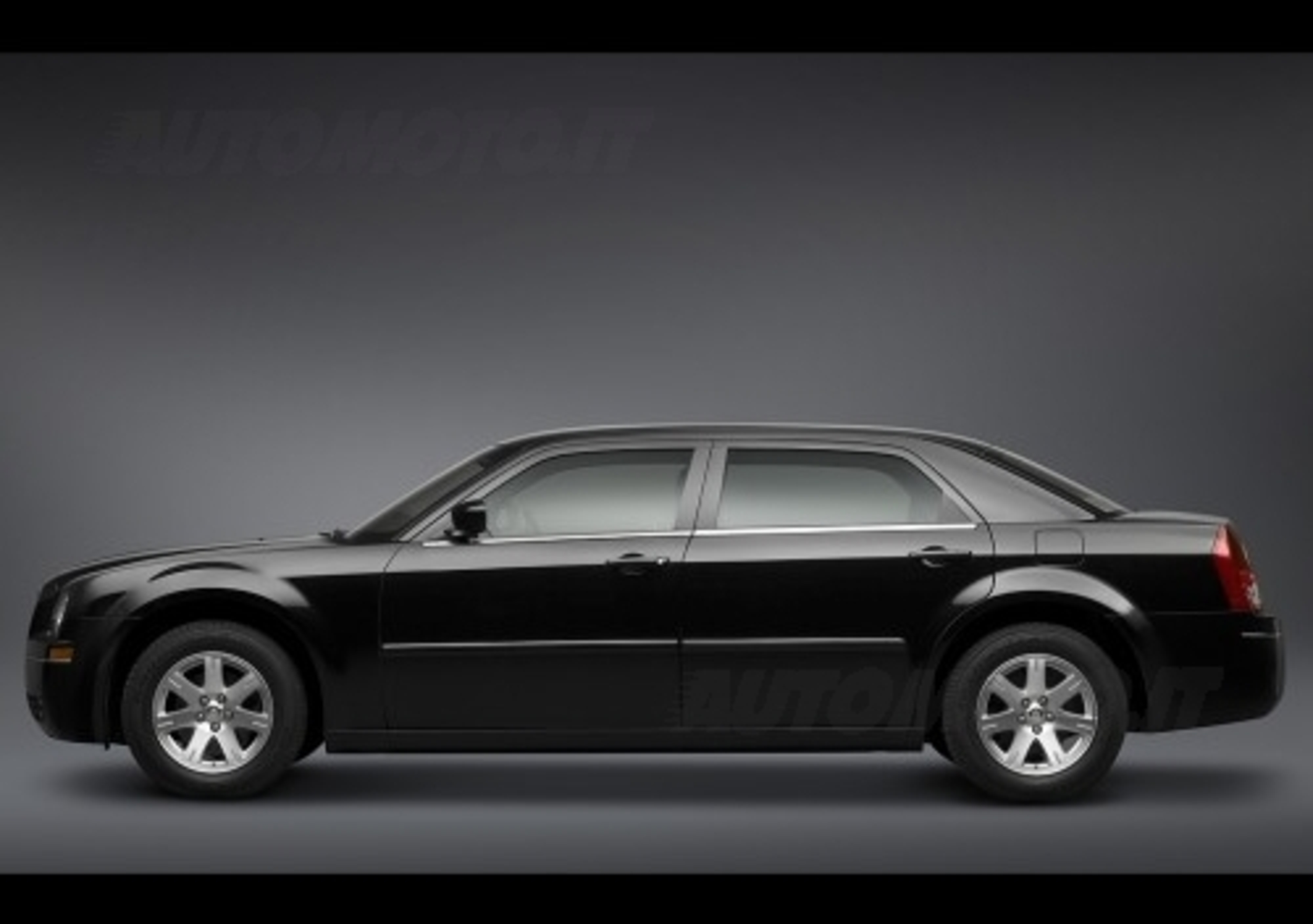 Chrysler 300C Long Wheelbase - News - Automoto.it