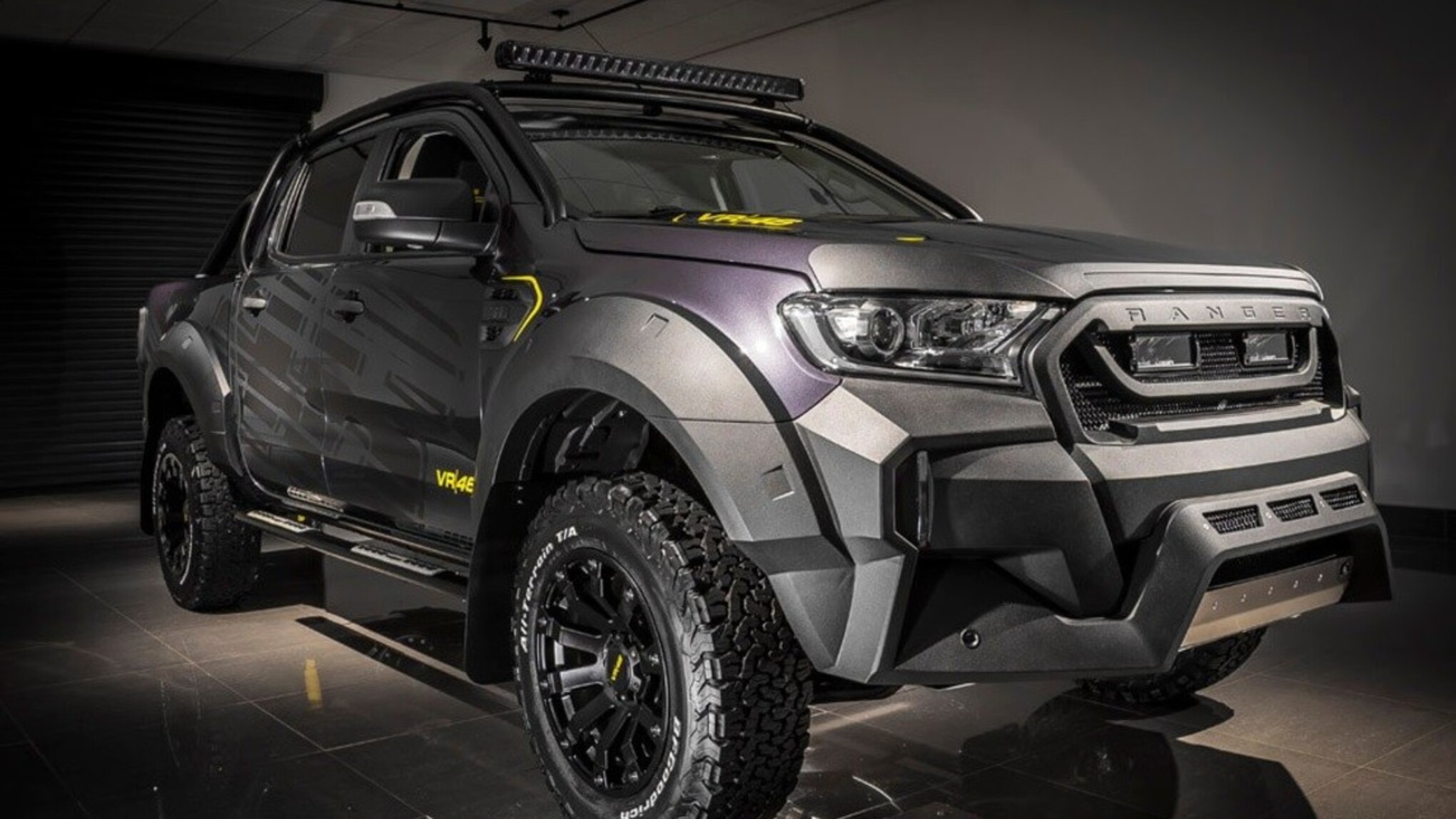 Ford "omaggia" Valentino Rossi: ecco Transit e Ranger VR|46 Edition ...