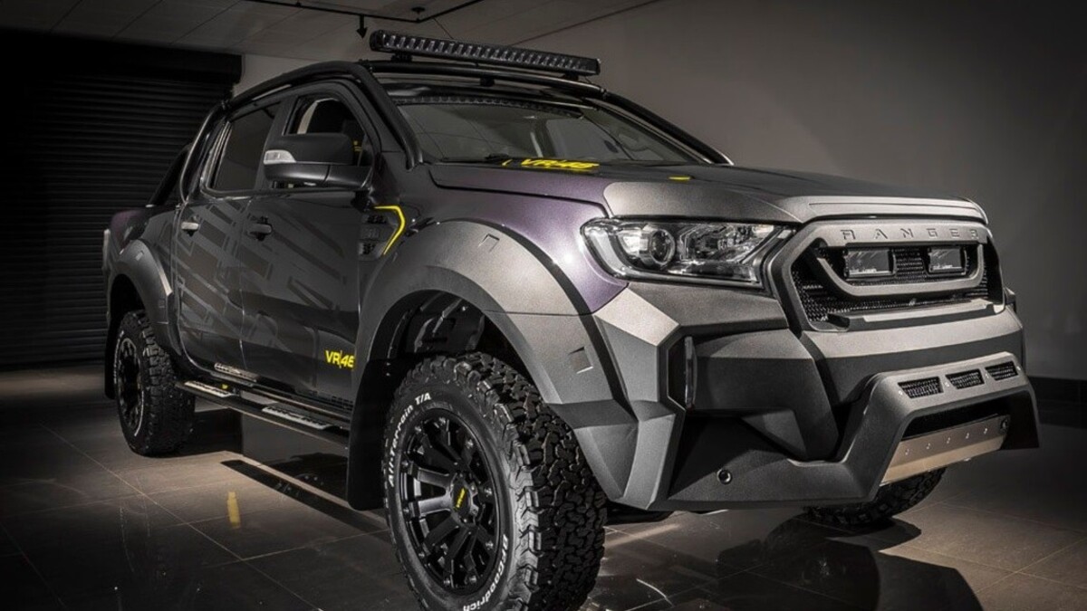 Ford "omaggia" Valentino Rossi: ecco Transit e Ranger VR|46 Edition ...